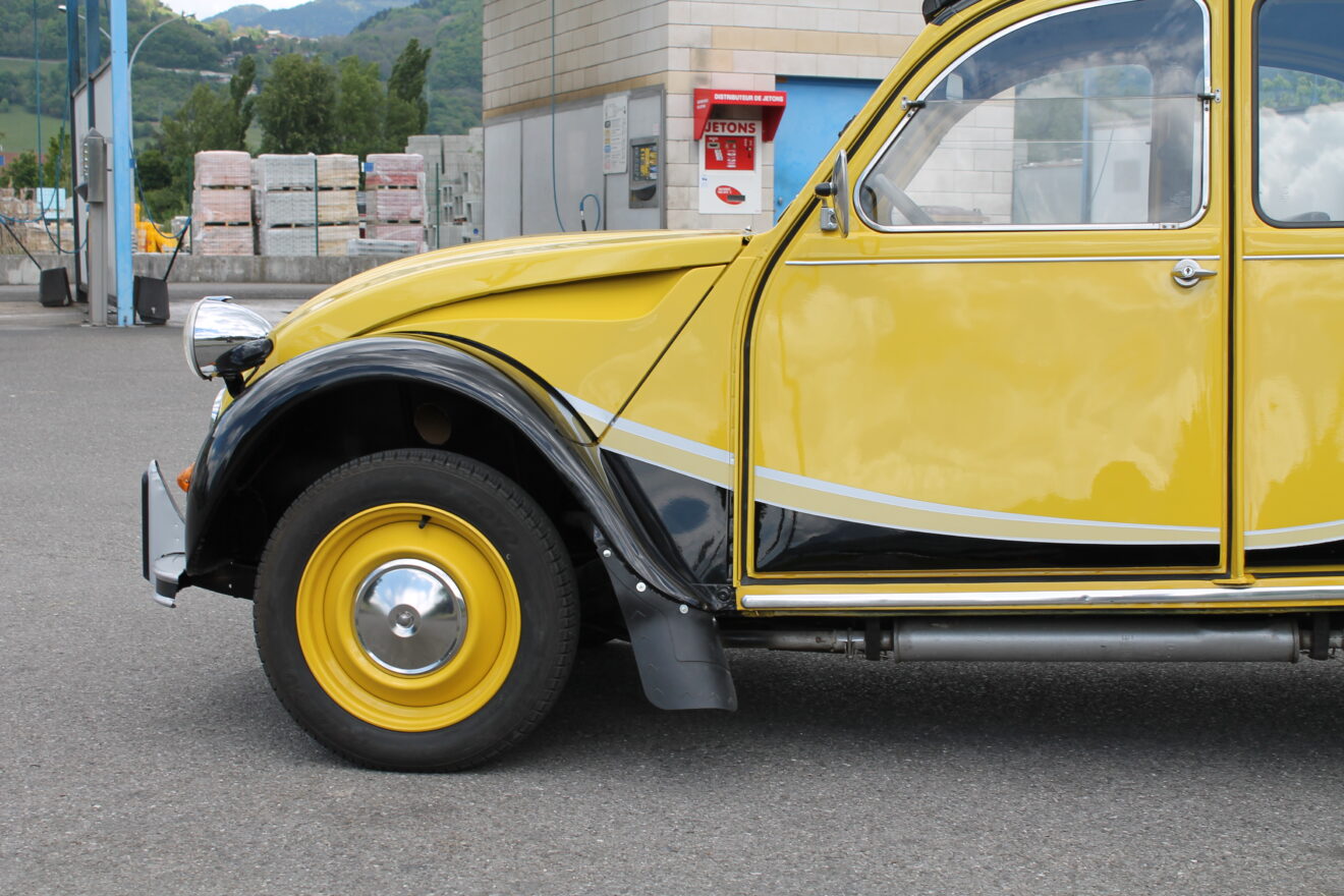 2CV Charleston Jaune HELIOS AC 336 / Noir AC 200 de 1982 et ...